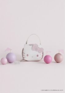 HELLO KITTY × BRILMY リップが縦に収納できる ズボラに優しいミニコスメポーチ BOOK PALE PINK ver. SPECIAL PACKAGE ＜セブン限定 ...